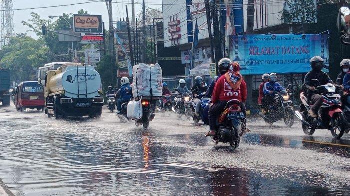 Drainase Buruk di Jatinangor, Jalan Nasional Becek Tergenang Air ...