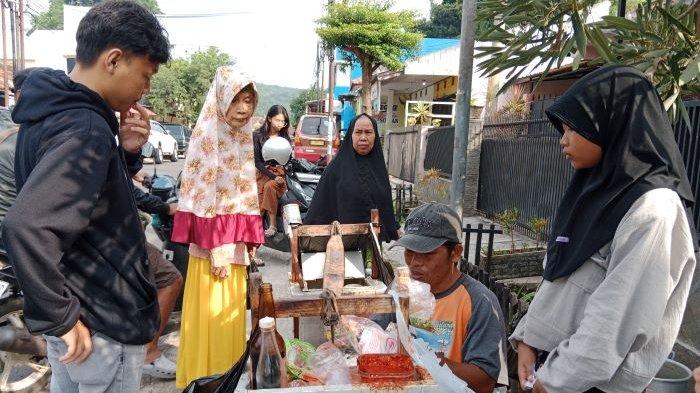Kuliner Bakso Pikul Mang Upan di Kebon Kol Sumedang, Ada Bakso Aci Khas ...