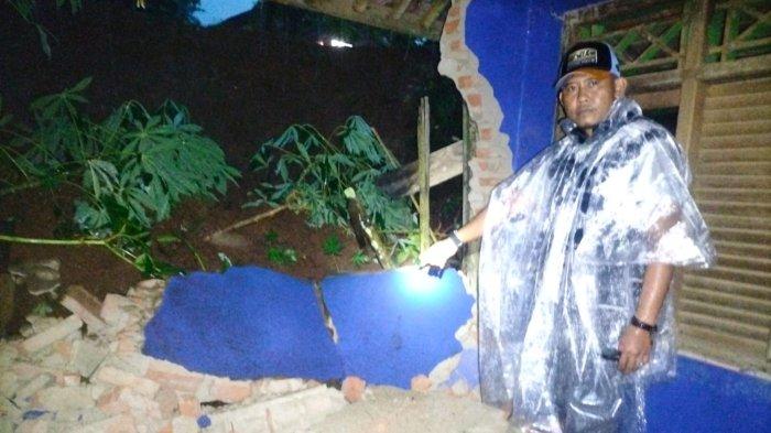 2 Rumah Warga di Wado Sumedang Rusak Diterjang Longsor, Begini ...