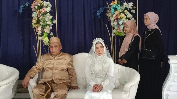 Kenalan via HP, Edi dan Engkar Resmi jadi Pasutri usai Ikut Nikah ...