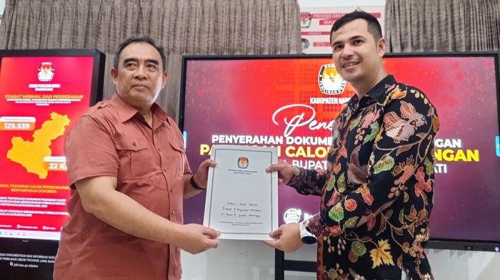 Jelang Ditutup, Mantan Bupati Garut Agus Supriadi Resmi Daftar Jadi Cabup di Pilkada Garut 2024 ...