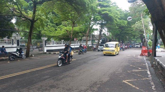 H+3 Lebaran, Polisi Mulai Berlakukan One Way Arus Balik Wisatawan di Pantai Palabuhanratu ...