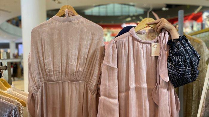 Gamis Shimmer Silk, Tren Busana Muslimah yang Diburu Buat Baju Lebaran ...