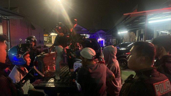 8 Anggota Geng Motor di Cimahi Tak Berkutik Saat Diringkus Polisi, Bawa Golok Ugal-ugalan di ...