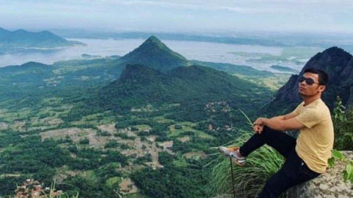 Serunya Trekking Sambil Menikmati Indahnya Sunrise di Puncak Gunung ...
