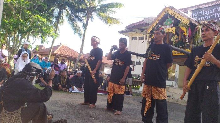 Tradisi Hajat Laut Pangandaran, Ngamumule Budaya Sunda - Tribunpriangan.com