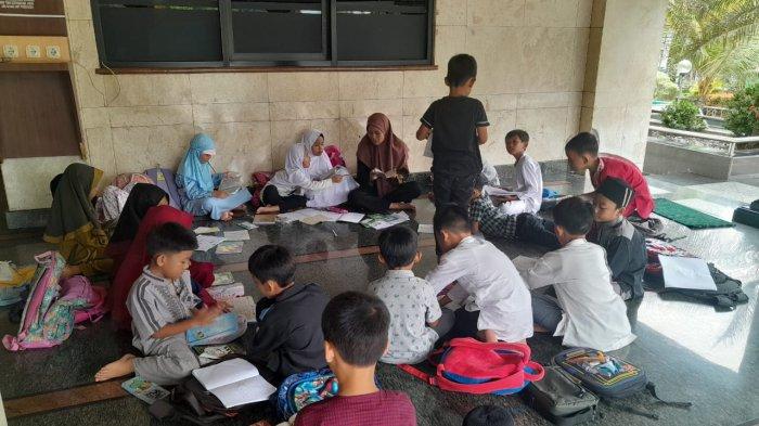 Mengintip Semangat Anak-anak Tadarus Al Quran di Masjid Agung Ciamis ...