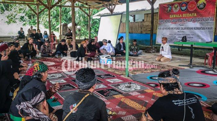 Debus dan Degung Ditampilkan, Sejumlah Budayawan Sunda Gelar Diskusi di ...