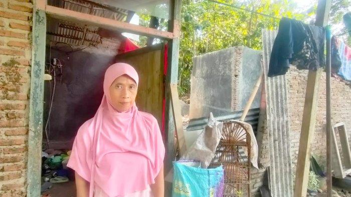 Kisah Miris Janda di Pangandaran, Punya 2 Anak Tinggal di Rumah Tak Layak Huni, Hidup Kekurangan ...