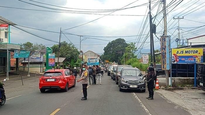 H+1 Arus Balik Lebaran Jalur Gentong, Volume Kendaraan Meningkat, Polisi Berlakukan One Way Ke ...