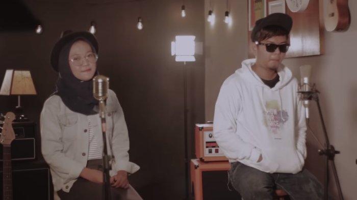 Lirik Lagu Viral Tiktok Biarkan Cinta Tumbuh, Karna Su Sayang Cover by Abil Ska 86 ft. NIKISUKA ...