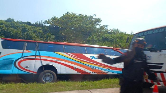 Sopir Ngantuk, Bus Rosalia Indah Masuk Parit di Tol Batang-Semarang KM 370A, Heli Evakuasi ...