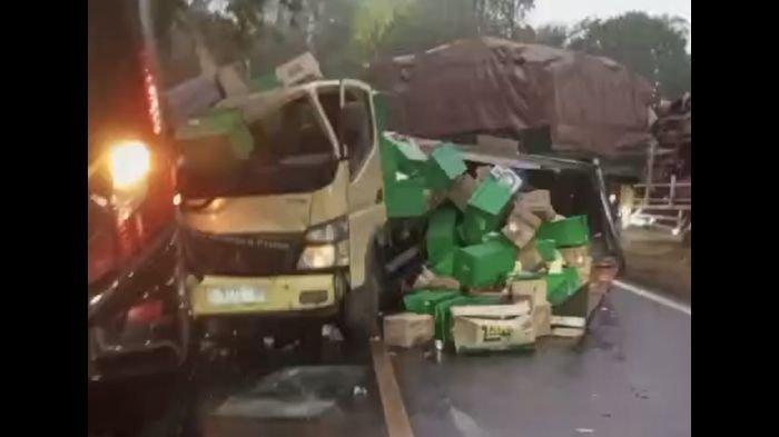 Breaking News, Kecelakaan Tabrakan Truk Boks Vs Bus Hino di Karangkamulyan Ciamis ...