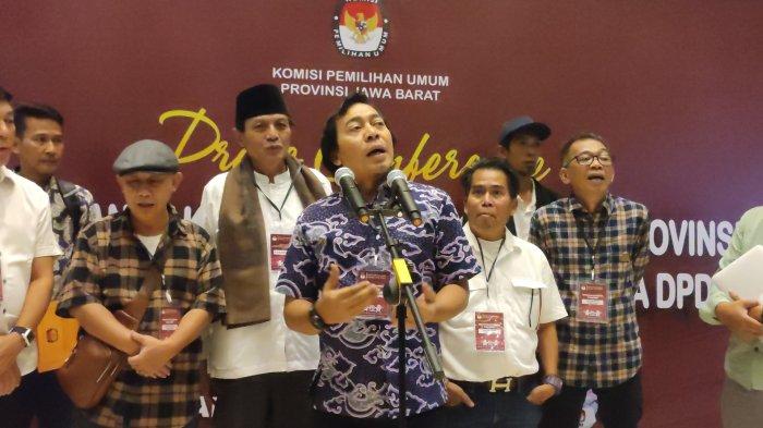 Diiringi Canda Tawa, Komedian Komeng Jelaskan Tujuannya Daftar sebagai ...