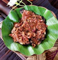 Makan Enak di Lesehan Agus Kucir Pangandaran, Ada Ikan Bakar Cobek ...