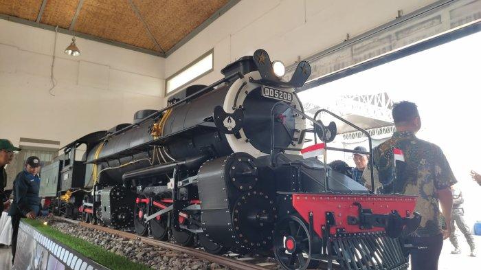 Nostalgia Kereta Si Gombar di Stasiun Garut Kota, Kerinduan Terpuaskan ...