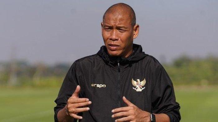 Sosok Coach Nova Arianto, si Suster Ngesot Mantan Pemain Persib mampu Bawa Timnas U17 ke Piala ...