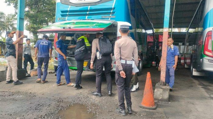 Mudik Lebaran 2024, Dishub Pangandaran Lakukan Ramp Check Bus di Terminal - Tribunpriangan.com