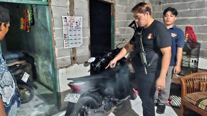 Rumah Penyimpanan Motor Hasil Curian di Pangandara Digerebek Polisi, Tersangka Kabur Bawa Golok ...