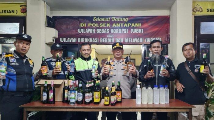 Jelang Pergantian Tahun, Ratusan Botol Miras Ilegal di Kota Bandung Dirazia Polisi ...