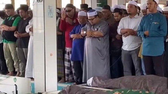 Anak Sulung Imami 6 Jenazah Keluarganya Akibat Kecelakaan Maut Viral, Banjir Doa Baik dari ...