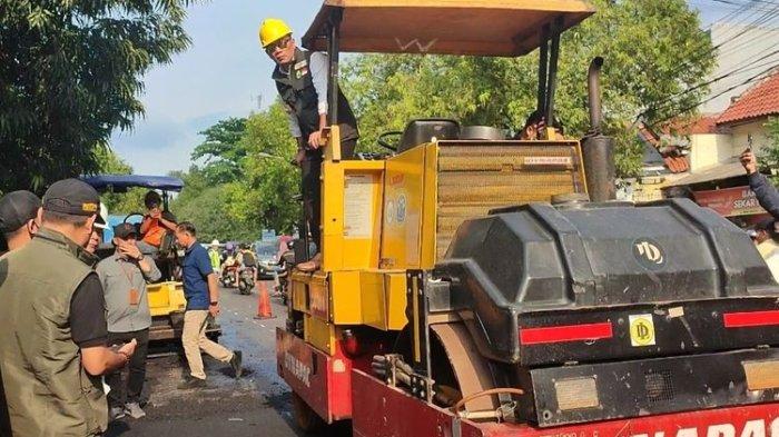 Ridwan Kamil Targetkan Perbaikan Jalan di Cirebon Selesai Sebelum Mudik Lebaran 2023 ...