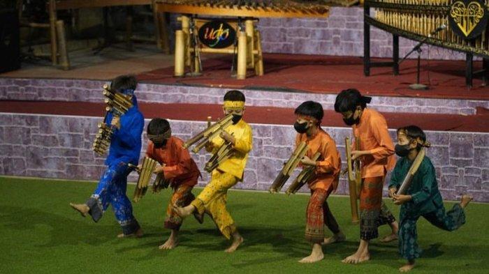 Saung Angklung Udjo, Destinasi Wisata Edukasi dan Budaya Sunda yang ...