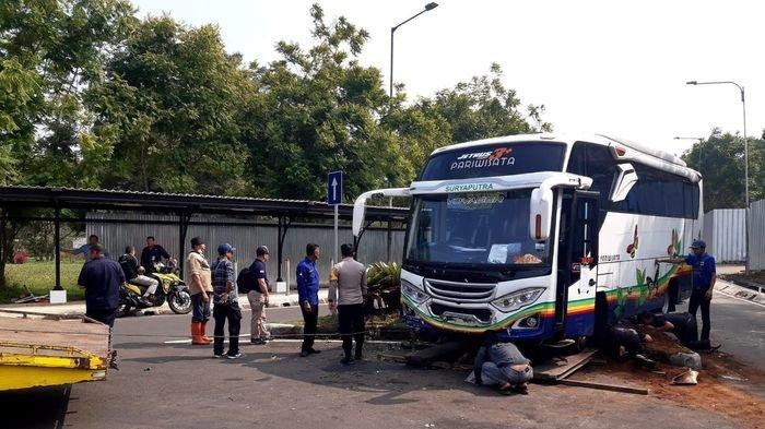 4 Bus Pariwisata Study Tour Mahasiswa ITB Sumedang Tabrakan Beruntun, 1 ...