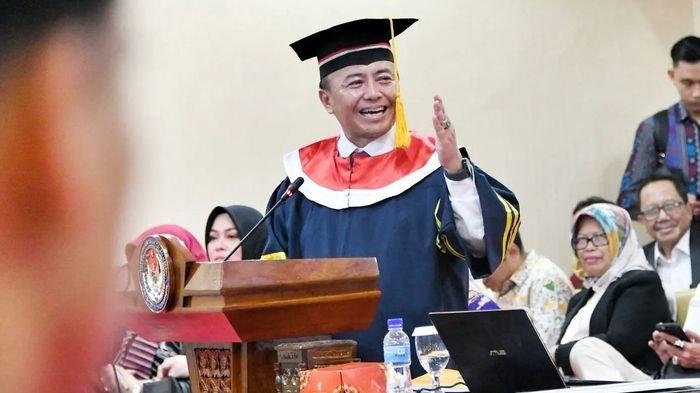 Sekda Herman Suryatman Raih Gelar Doktor Ilmu Pemerintahan dari IPDN dengan Nilai Sangat ...