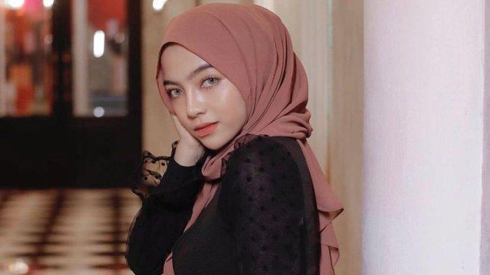 Waduh, Bikin Konten Jilat Es Krim Terlalu Vulgar, Selebgram Oklin Fia Kini Banjir Hujatan ...