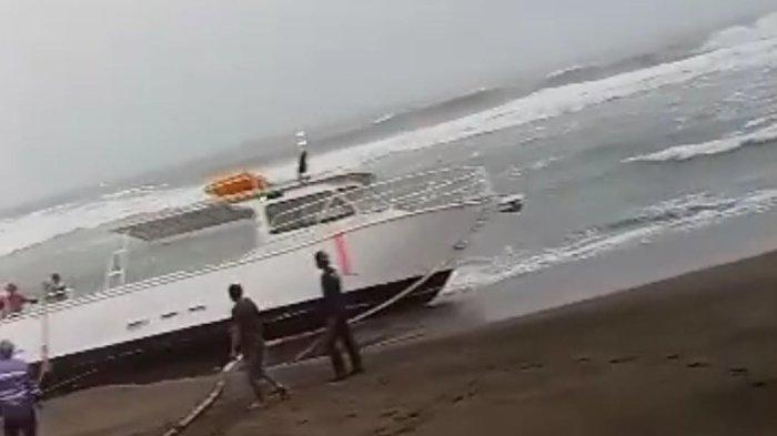 Speed Boat Berisi Puluhan Warga Bangladesh dan India Terdampar di ...