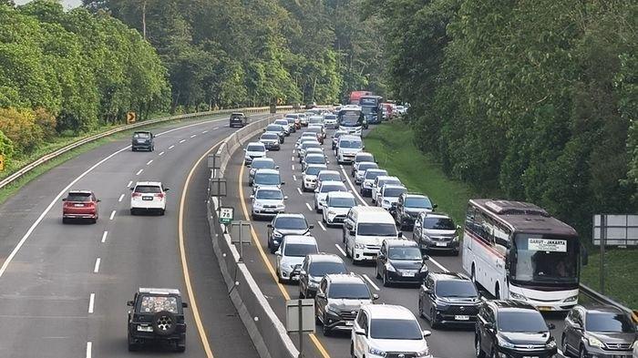 Tol Cipularang Macet Parah di Sepanjang 8 Kilometer, Jalur Fungsional Japek II Selatan ...