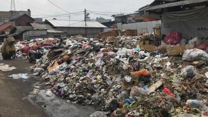 Sampah Menggunung di Pasar Cikurubuk Tasikmalaya, Aroma Tak Sedap Tercium Pedagang ...