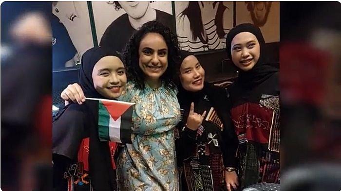 Screaming Marsya Bikin Merinding, 'We Can't be Silent', Voice of ...