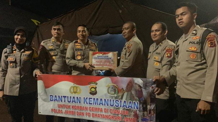 Tempuh Ratusan Kilometer Perjalanan Darat, Polda Jambi ke Cianjur Bawa ...