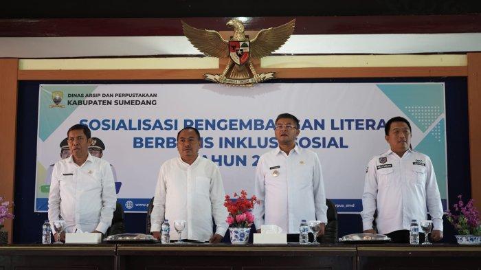 Masyarakat di Pedesaan Sumedang Sulit Akses Buku, Wabup Buka Sosialisasi Literasi Inklusi Sosial ...