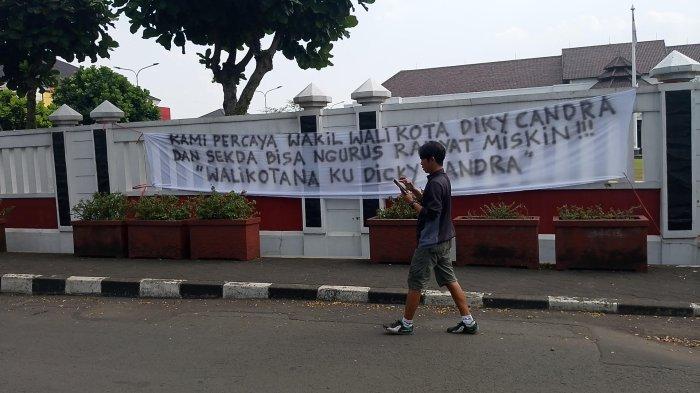 Tak Terpengaruh Spanduk, Diky Candra Sebut Masih Kompak dengan Wali ...