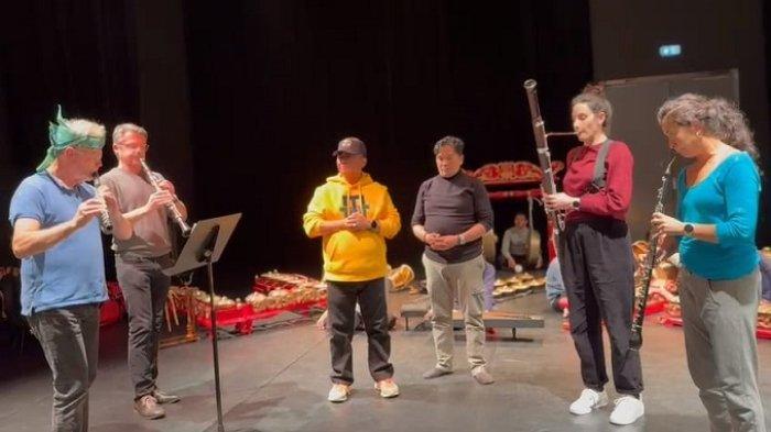 Lingkung Seni Simpay Panaratas, Seniman Asal Sumedang yang Manggung di ...