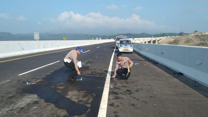 BREAKING NEWS, Kecelakaan Maut di Tol Cisumdawu Sumedang, 2 Orang Meninggal Dunia ...