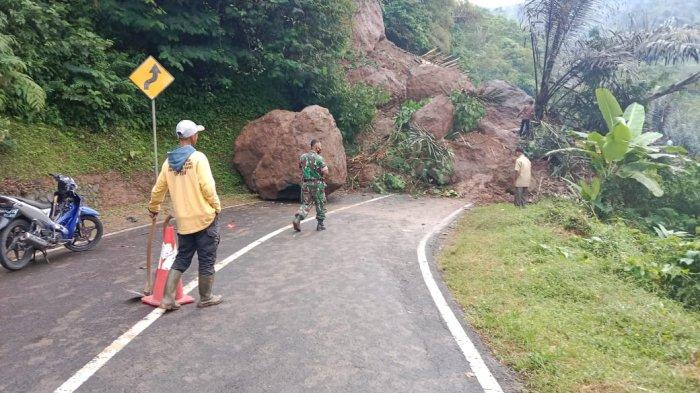 Update Longsor Jalur Garut-Pangalengan, Petugas Masih Bersihkan Material - Tribunpriangan.com