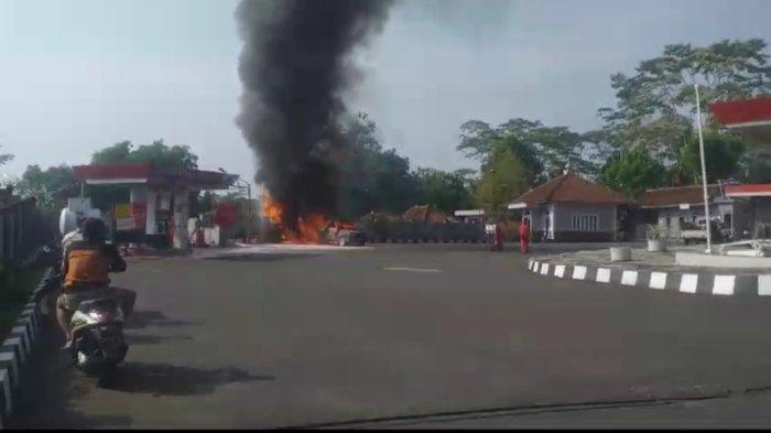 Kronologi Mobil Kijang Milik Warga Puspahiang Hangus Terbakar di SPBU Eor, Ada Ledakan dari ...