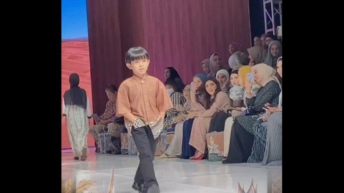 Model Cilik Asal Subang Ini Satu Panggung dengan Artis Populer Tanah ...