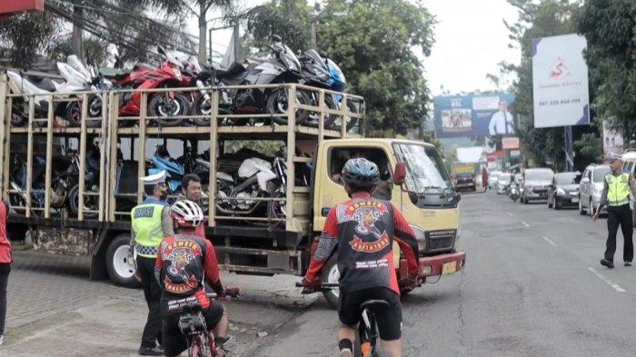 Ratusan Motor Berknalpot Bising di Lembang Terjaring Razia, Ditilang dengan ELTE ...