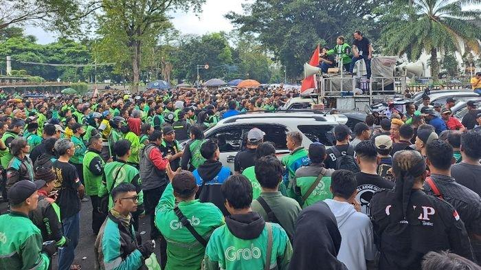 Prediksi Besaran BHR Ojol Gojek dan Grab 2025, Cek Berapa Bonus yang Akan Kamu Dapatkan ...