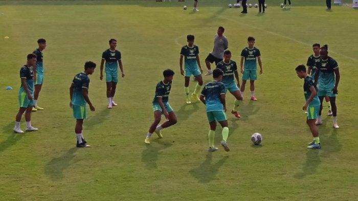 Jelang Laga Persib Bandung vs Arema FC, Teja Paku Alam Raih 2 Gelar ... Jelang Laga Persib Bandung vs Arema FC, Teja Paku Alam Raih 2 Gelar ...