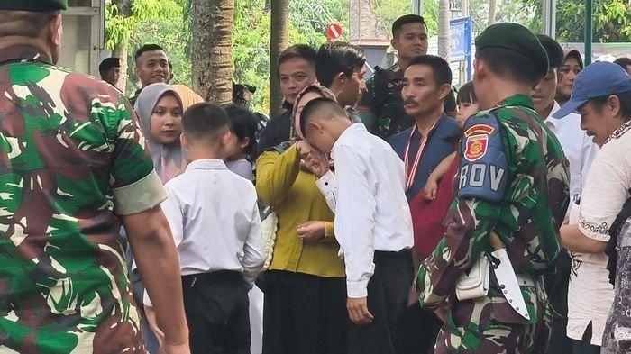 Tangisan dan Harapan Orang Tua Warnai Pelepasan 39 Siswa Bandel di Purwakarta Menuju Barak ...