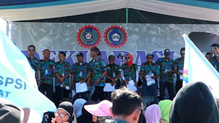 Supir Angkot di Jabar Deklarasi Dukungan untuk Capres Anies Baswedan ... Supir Angkot di Jabar Deklarasi Dukungan untuk Capres Anies Baswedan ...