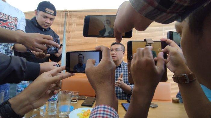 Aneh Tapi Nyata, Ratusan Warga di Garut Mengaku Tak Pinjam Tapi Punya ... Aneh Tapi Nyata, Ratusan Warga di Garut Mengaku Tak Pinjam Tapi Punya ...
