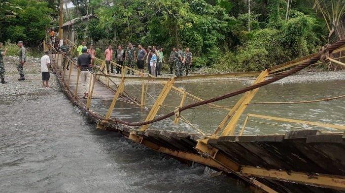 Jembatan Gantung di Probolinggo Putus, 36 Siswa SMP Jatuh ke Sungai, Belasan Korban Terluka ...