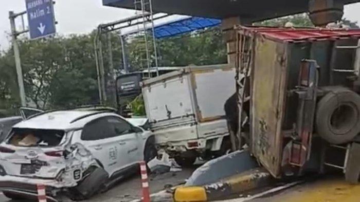 Truk Engkel Ugal-ugalan Sebabkan Kecelakaan Beruntun di Gerbang Tol Halim Utama - Prohaba.co